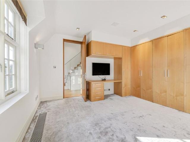 5 bedroom detached house to rent