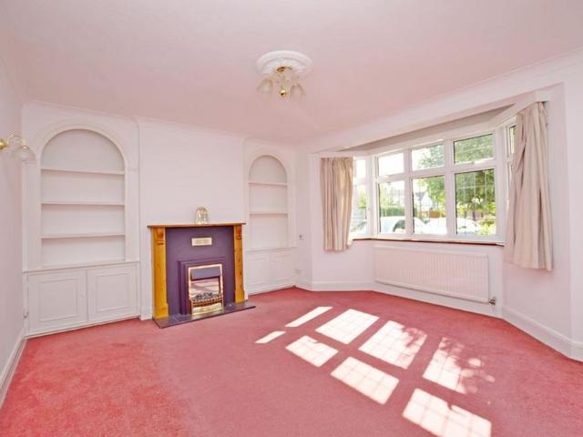 5 bedroom detached house to rent