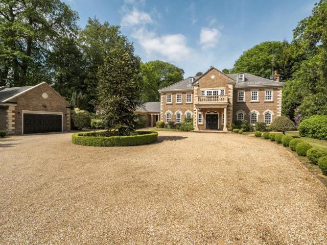 5 bedroom detached house to rent