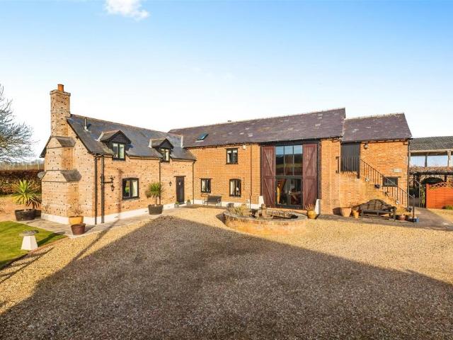 5 bedroom detached house to rent