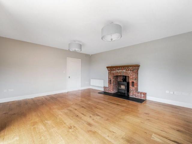 5 bedroom detached house to rent