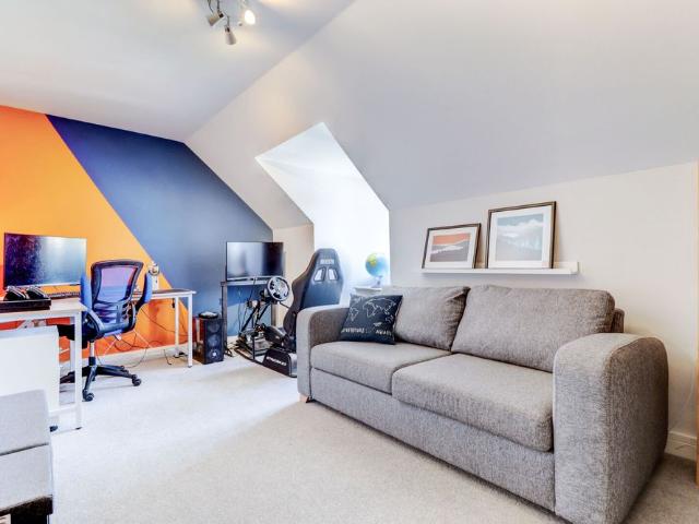 5 Bedroom Detached House To Rent