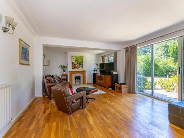 5 bedroom detached house to rent