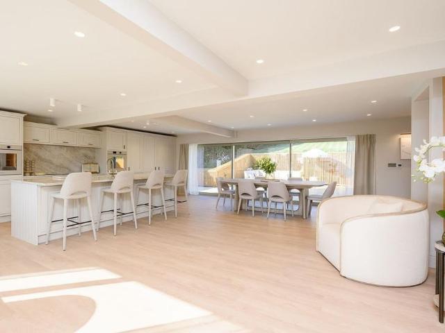 5 bedroom detached house to rent