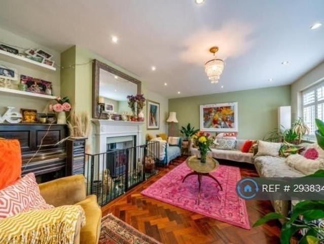 5 bedroom detached house to rent