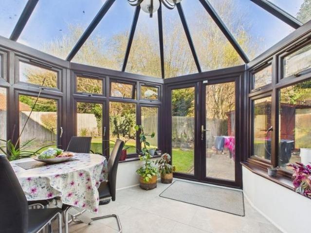 5 bedroom detached house to rent