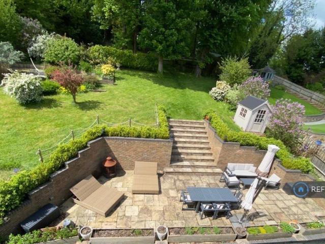 5 bedroom detached house to rent