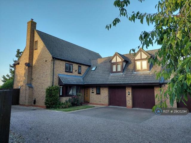 5 bedroom detached house to rent