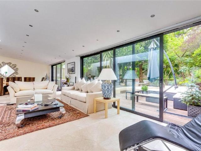 5 bedroom detached house to rent