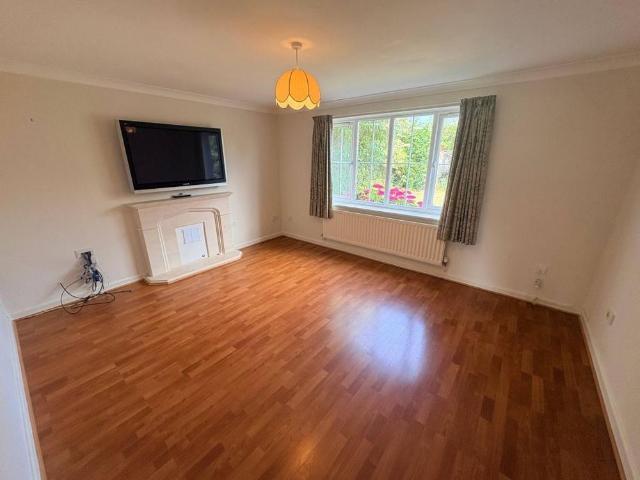 5 bedroom detached house to rent