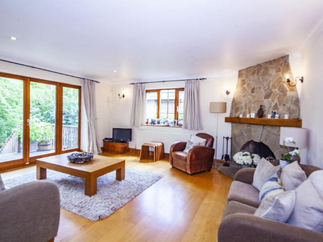 5 bedroom detached house to rent