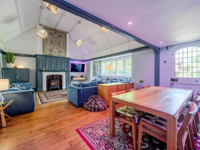 5 bedroom detached house to rent