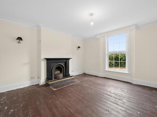 5 bedroom detached house to rent