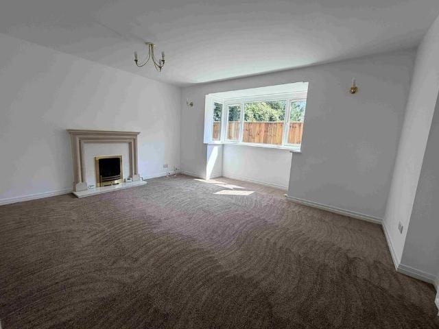 5 bedroom detached house to rent