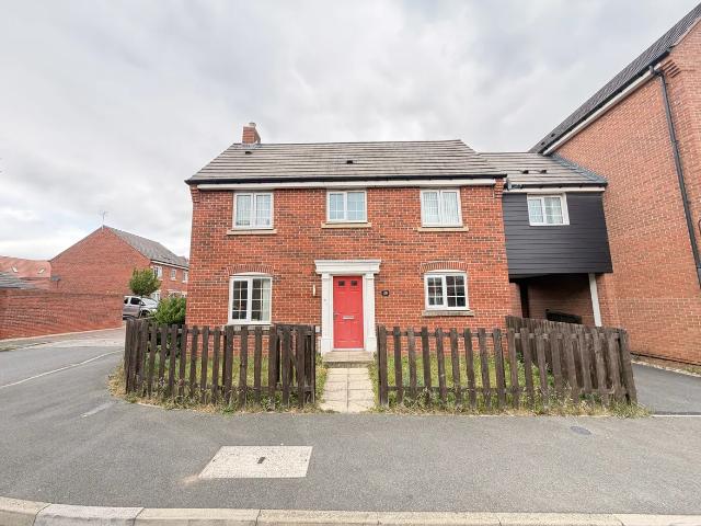 5 bedroom detached house to rent
