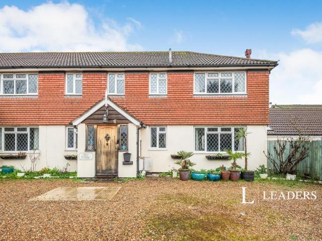 5 bedroom detached house to rent
