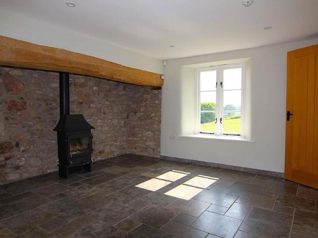 5 bedroom detached house to rent