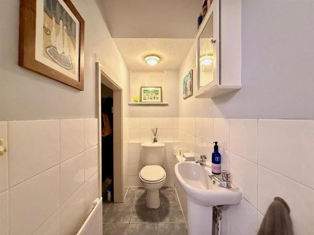 5 bedroom detached house to rent