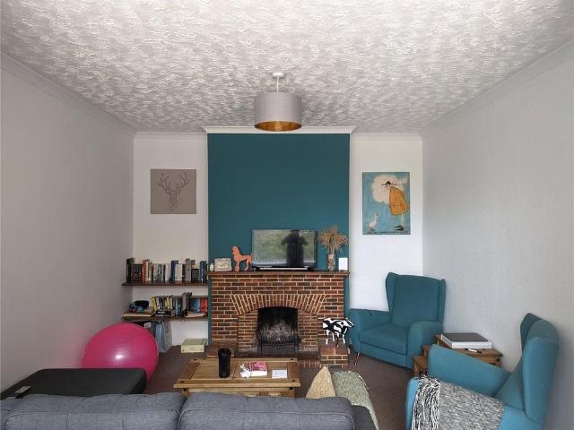 5 bedroom detached house to rent
