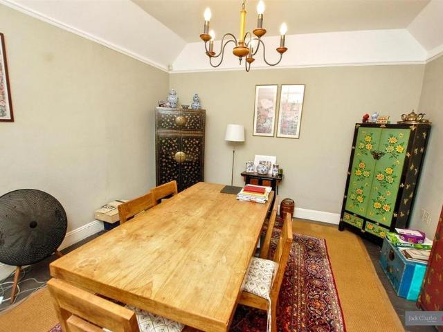 5 bedroom detached house to rent