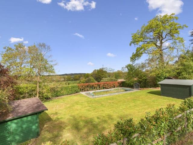 5 bedroom detached house to rent