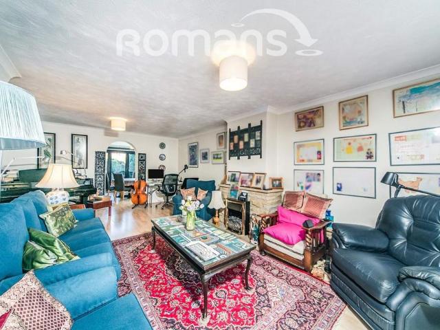 5 bedroom detached house to rent