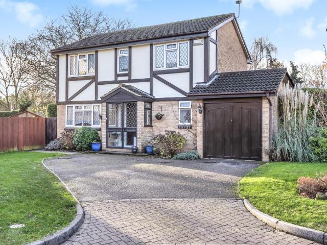 5 bedroom detached house to rent