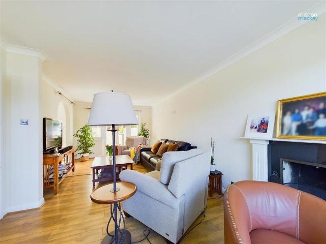 5 bedroom detached house to rent