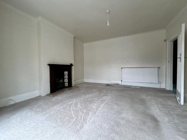 5 bedroom detached house to rent