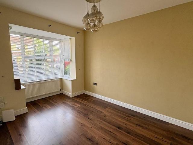 5 bedroom detached house to rent