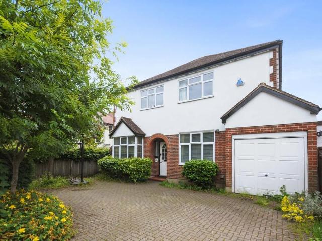 5 bedroom detached house to rent