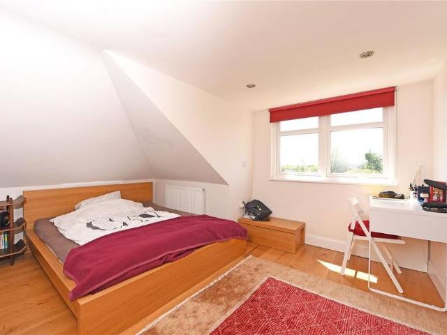 5 bedroom detached house to rent