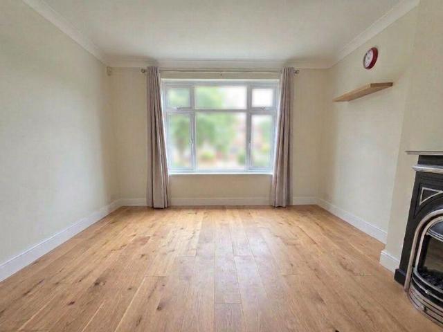 5 bedroom detached house to rent