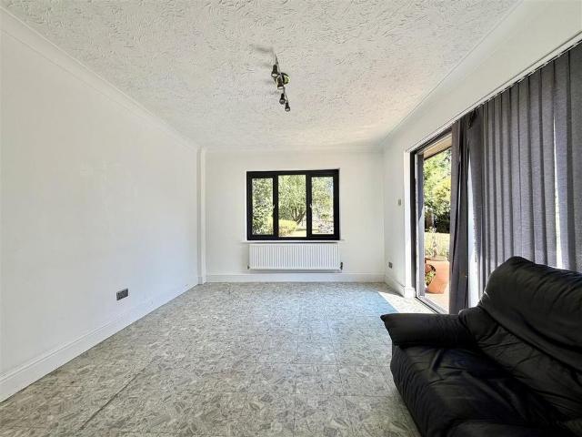 5 bedroom detached house to rent