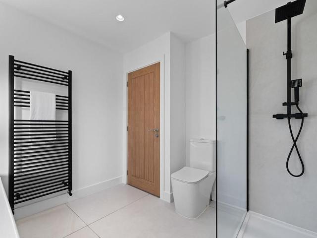 5 bedroom detached house to rent