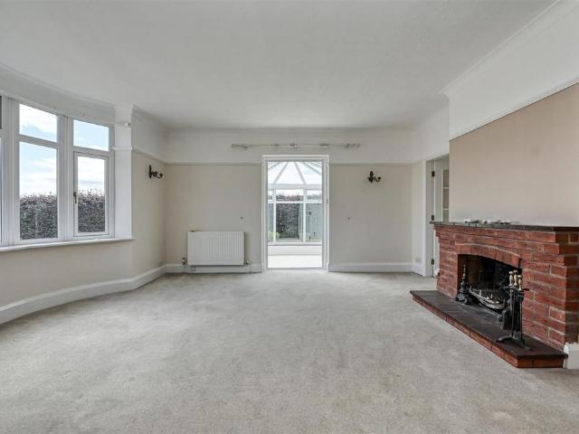 5 bedroom detached house to rent