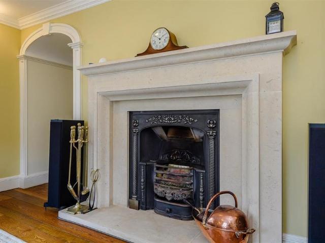 5 bedroom detached house to rent