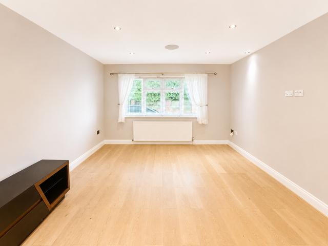5 bedroom detached house to rent