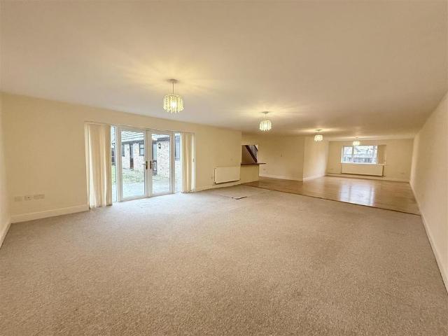 5 bedroom detached house to rent