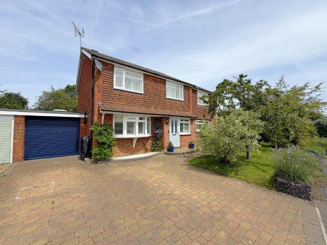 5 bedroom detached house to rent