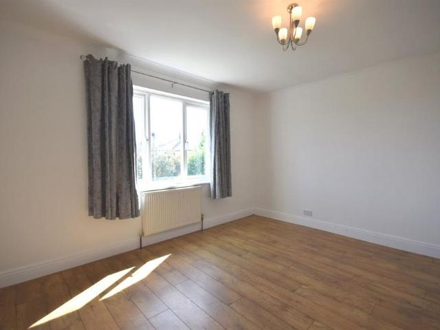 5 bedroom detached house to rent