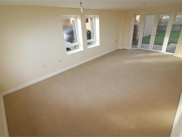 5 bedroom detached house to rent