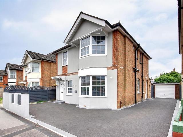 5 bedroom detached house to rent