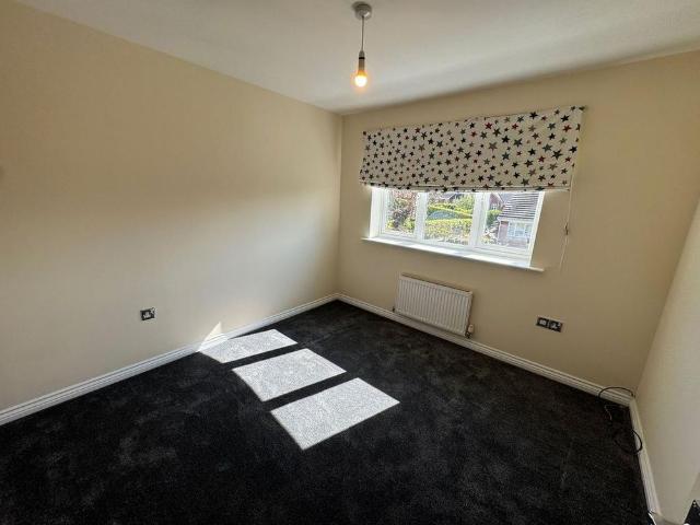 5 bedroom detached house to rent