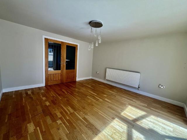 5 bedroom detached house to rent