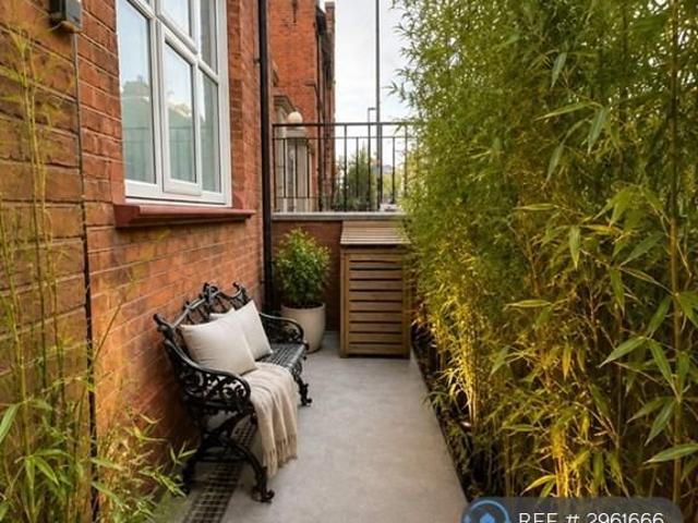 5 bedroom detached house to rent