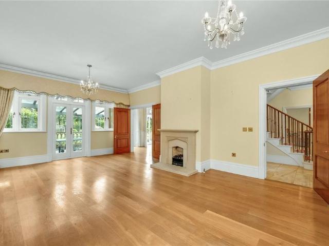 5 bedroom detached house to rent