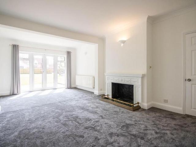 5 bedroom detached house to rent