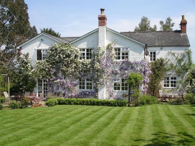 5 bedroom detached house to rent