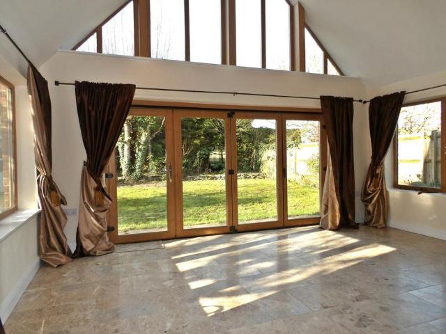 5 bedroom detached house to rent